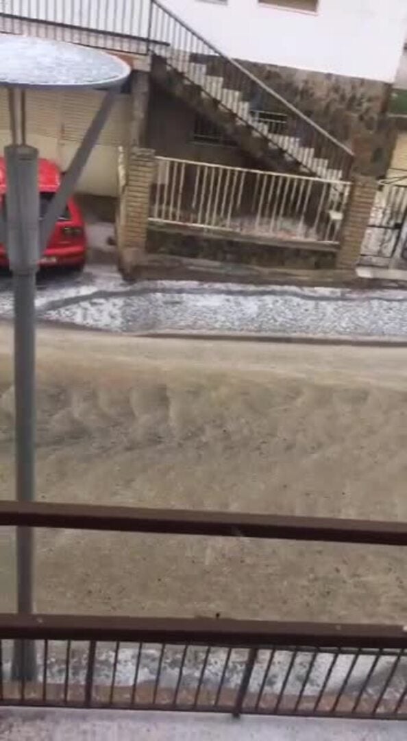 Una fuerte tormenta sorprende a los vecinos de La Peza | Ideal Una fuerte tormenta sorprende a los vecinos de La Peza | Ideal