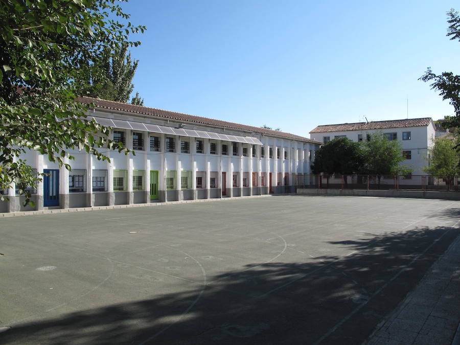La Junta invierte casi un millón de euros en la mejora de cinco centros ...